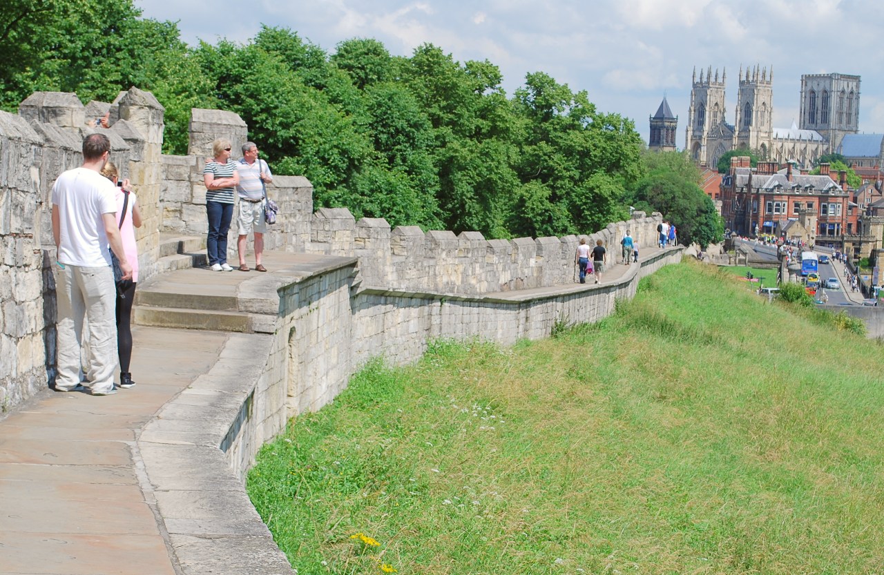 York Walls - Walking Advice | Free-City-Guides.com